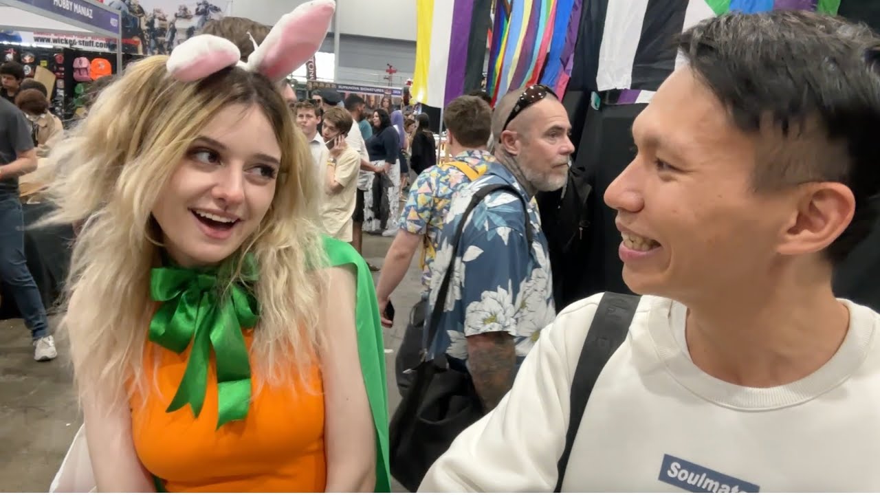 Best Comic Con Cosplay, walking tour動漫博覽會p1 - YouTube