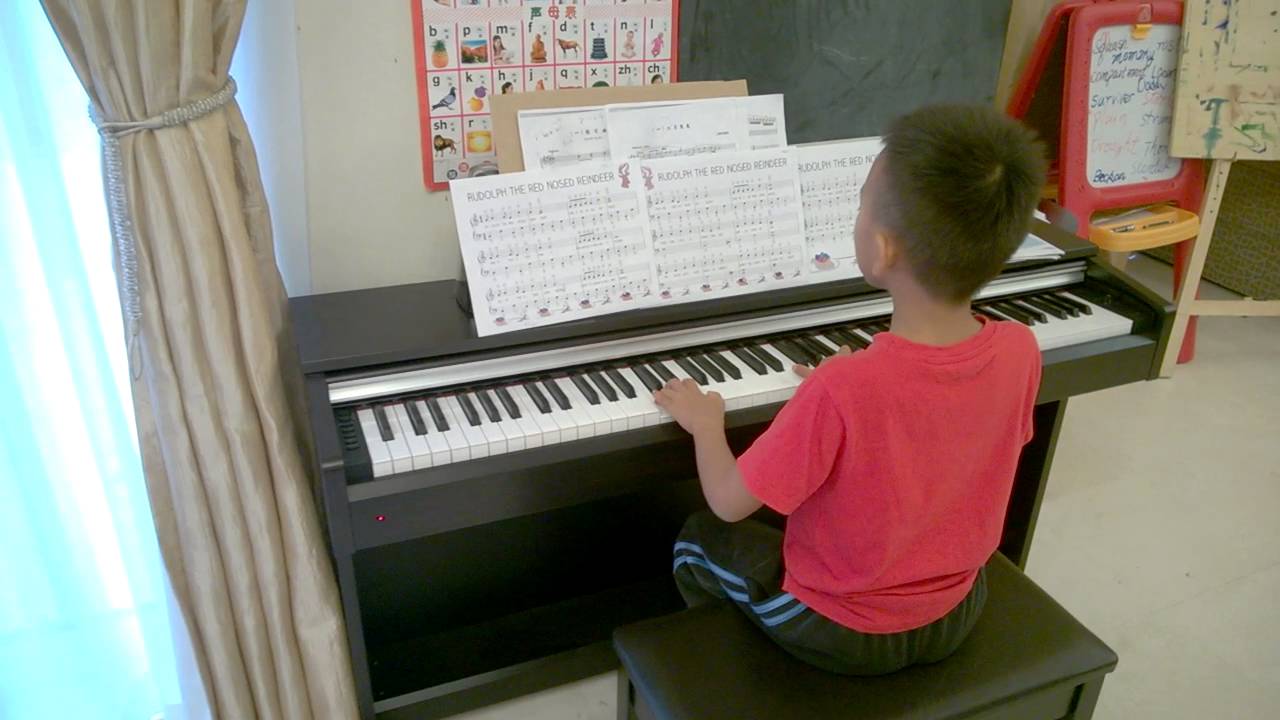 Dylan Piano: Rudolph the red nosed reindeer - YouTube