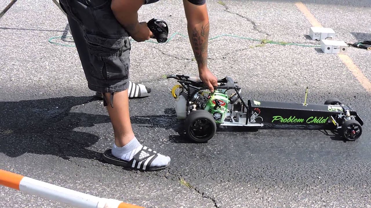 Steve 1/5 shorty vs Wayne 5th scale dragster www.Nitrostreets.com - YouTube