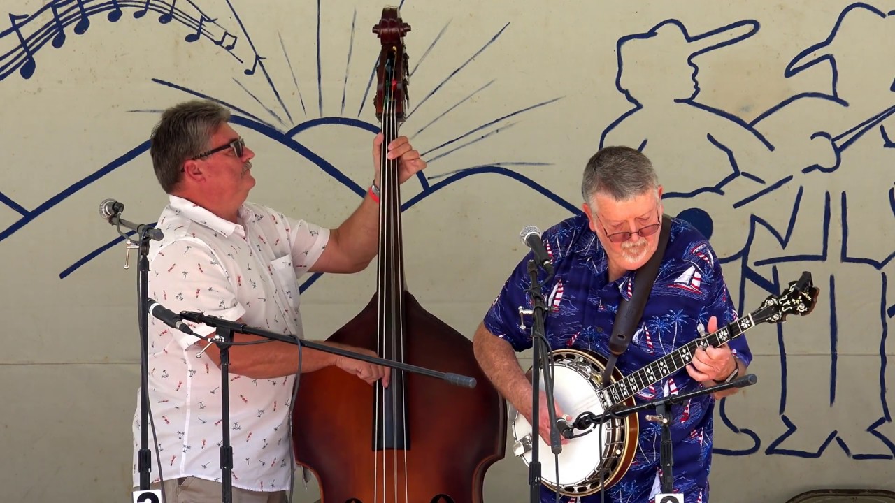 Name of Banjo Picker? - Shuckin' The Corn - YouTube