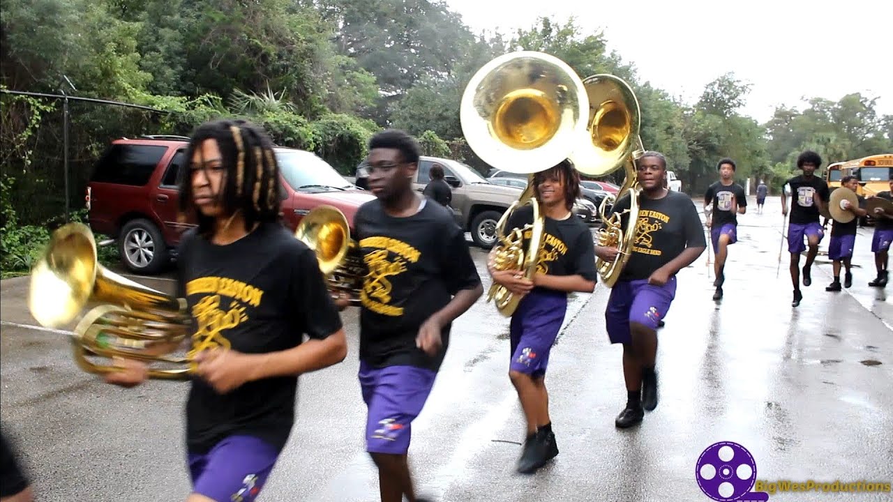 Warren Easton Marching Band [Marching Out] vs Jesuit High School (2024 ...