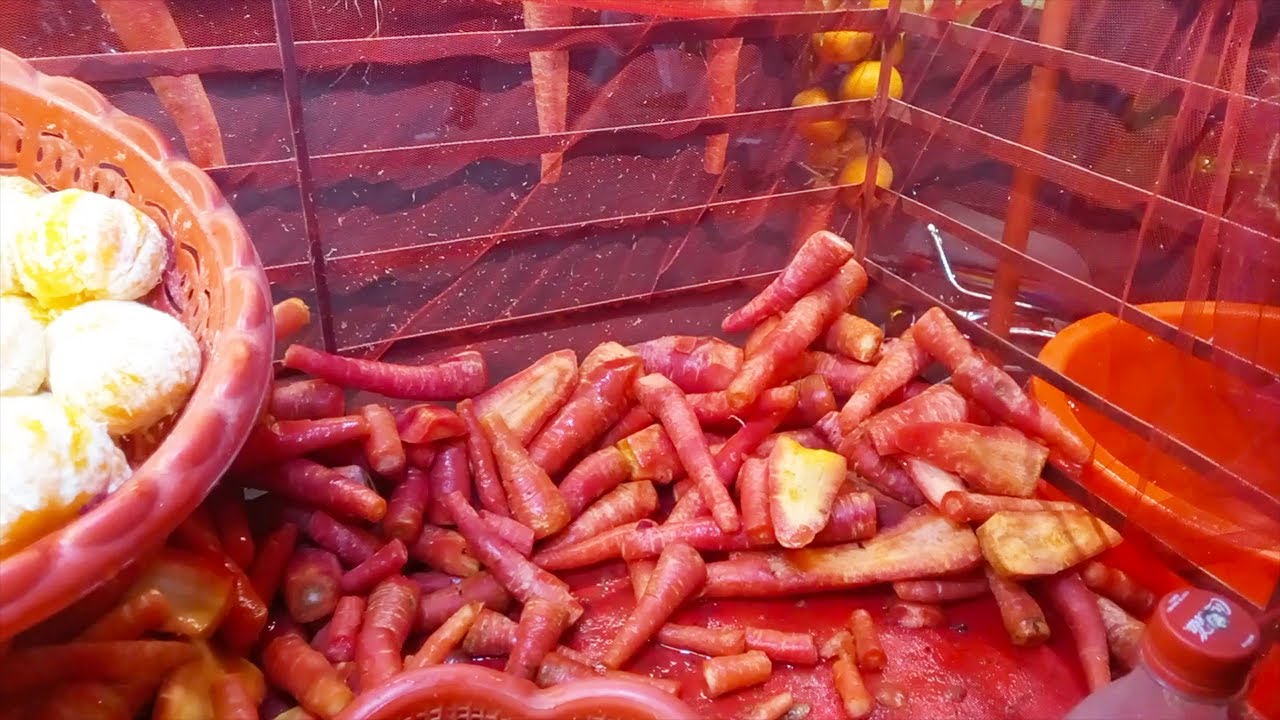 Fresh gajar juice street style | Tasty carrot juice - YouTube