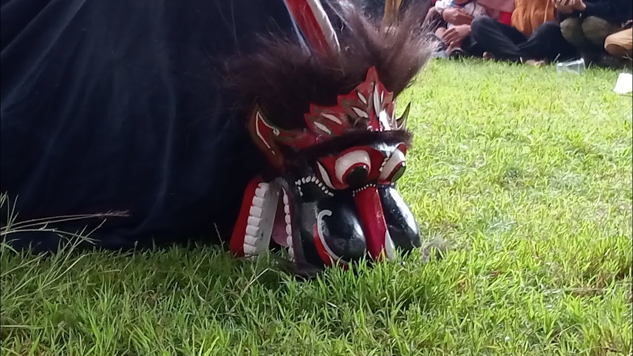 Tari Barongan "Ebeg Sari Budaya" di Lapangan Kalisari, Rowokele - YouTube
