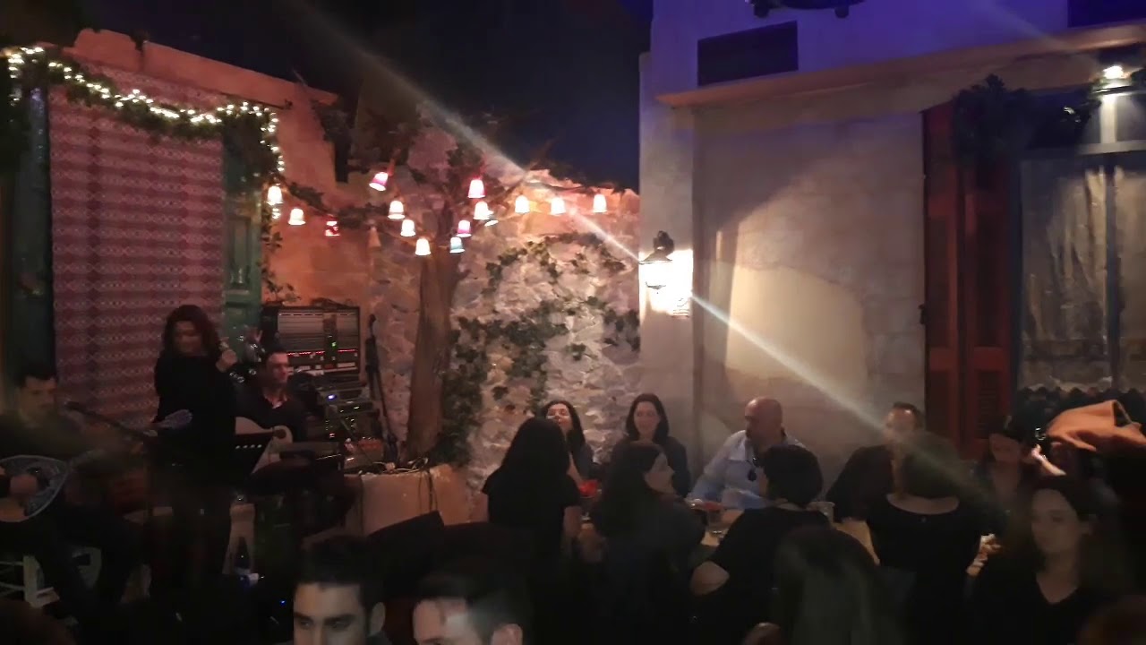 ΝΤΕΝΙΑ ΚΟΥΡΟΥΣΗ Κάτσε στον καναπέ μου - YouTube