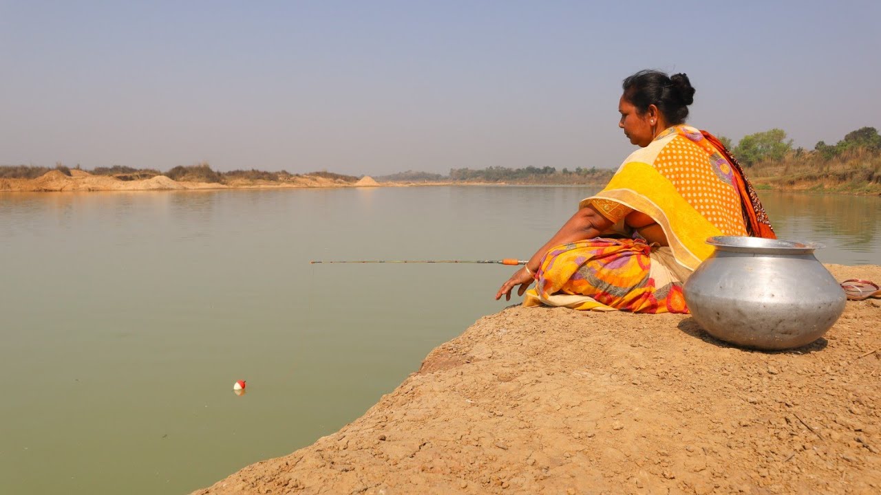 Fishing Video😱 | Lady After a long time came to river in fishing - YouTube