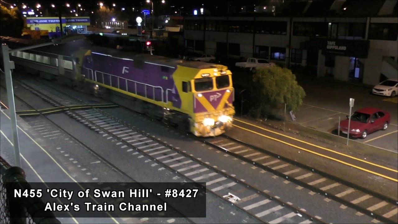 Night trains at Traralgon Station - 1/7/19 - YouTube