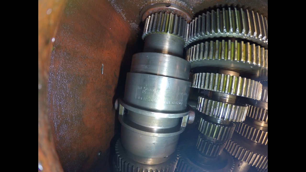 Opening up the gear box on the Horizontal Boring Mill - YouTube