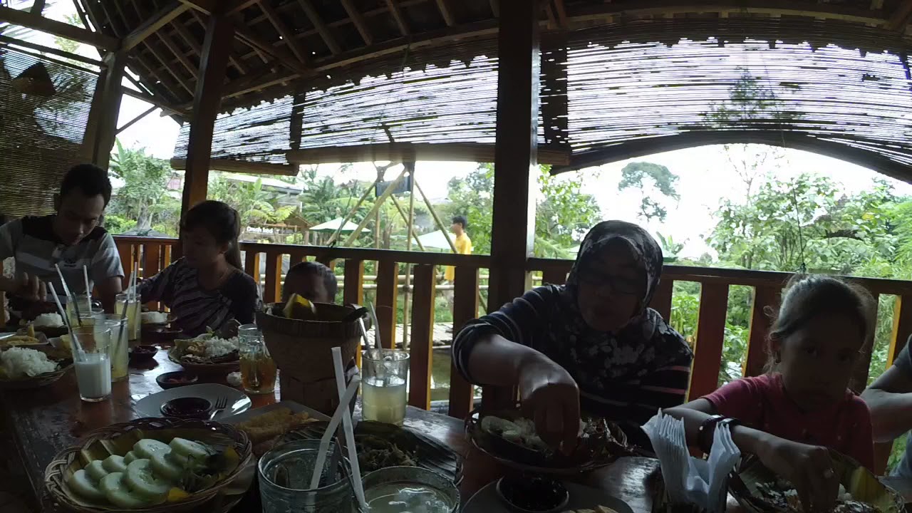 Makan Makan @Resto Omah Kodok Kemuning - Karanganyar - YouTube