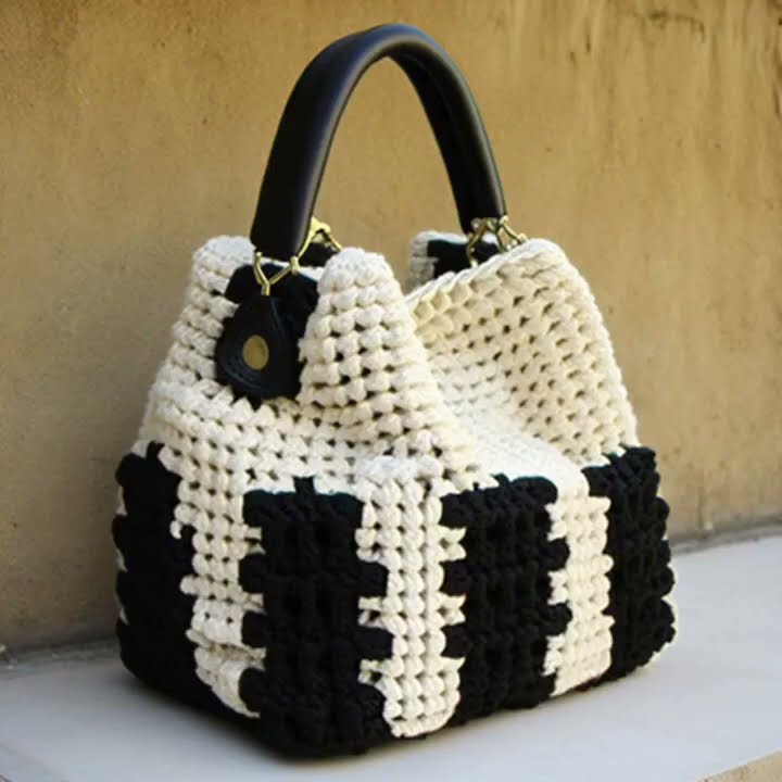 BEAUTIFUL 👜WOOLEN CROCHET KNITTING BLACK & CREAM COLOR HANDBAG PURSE AI ...