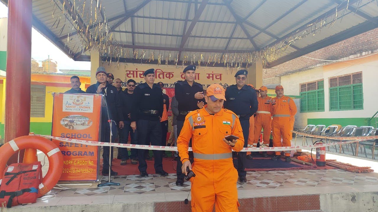 👉 HOW TO GIVE CPR DURING 🫀☝हृदय घात HEART ATTACK, DEMONSTRATION BY NDRF ...