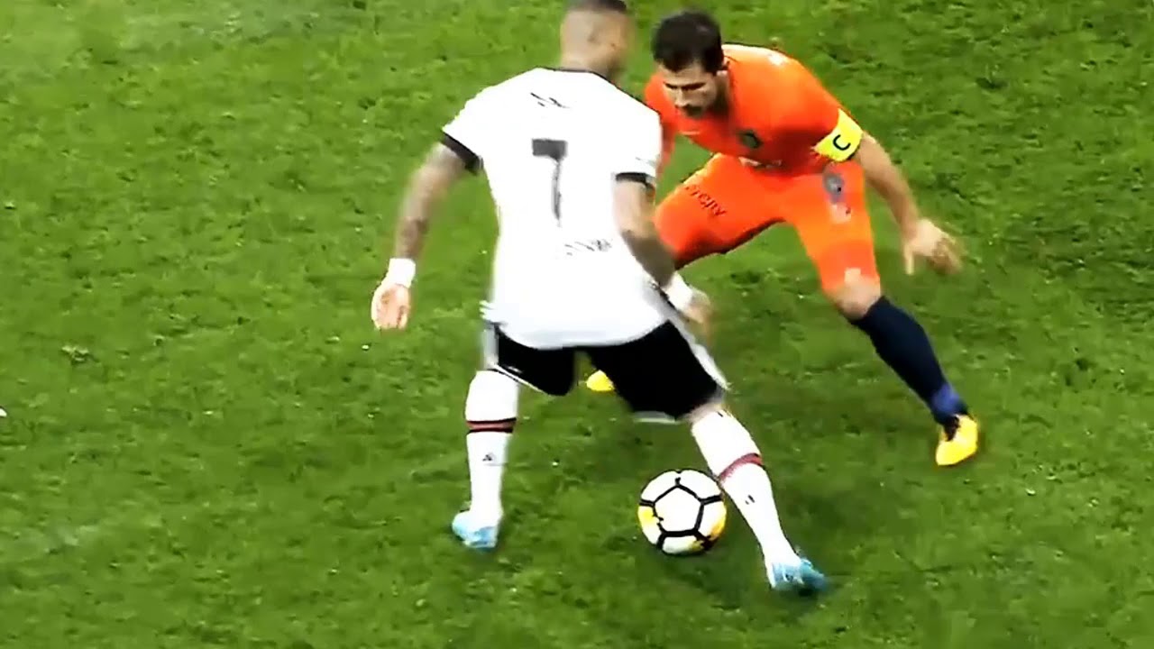 RİCARDO QUARESMA FUTBOL RESİTALİ (Q7 ) RAKİPLERİNİ BEL FITIĞI YAPIYOR ...