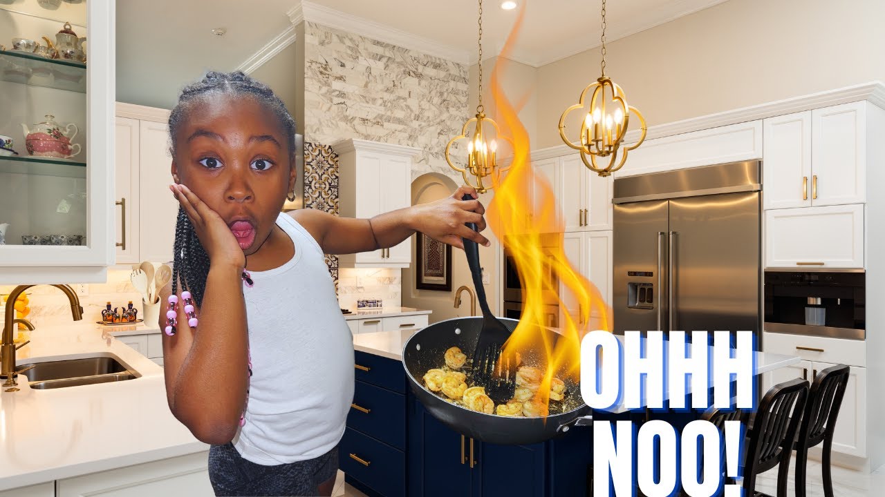 RILEY'S FIRST TIME COOKING!! - YouTube