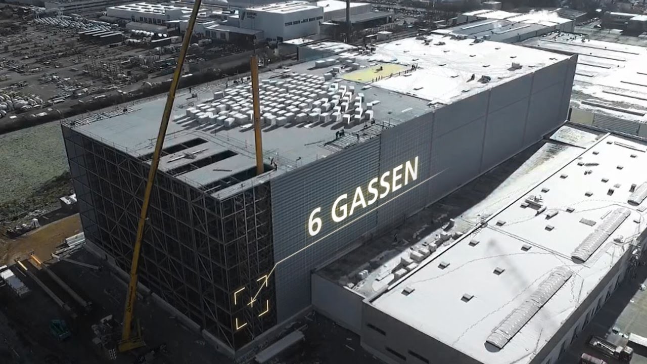 DAMBACH Two-Mast Stacker Crane Insertion - YouTube