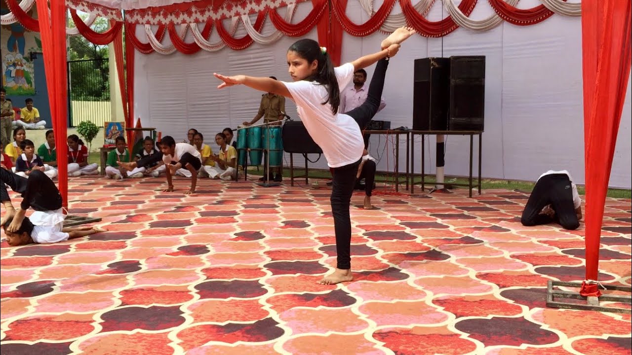 Yoga Performance by school Students @ LKPS - YouTube