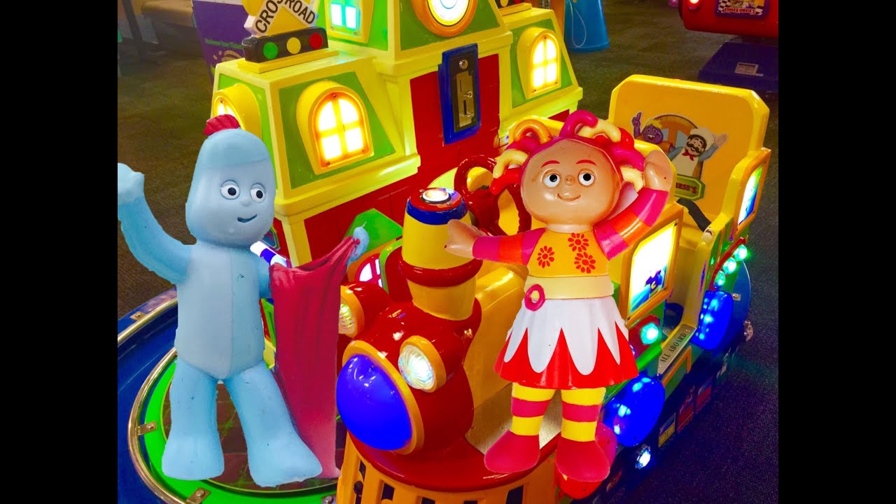 IGGLE PIGGLE and UPSY DAISY Toys Ride Train at CHUCK E CHEESE! - YouTube