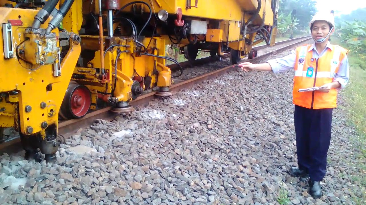 Perawatan Jalan Rel, Pemecokan Ballast dengan MTT (Multi Tie Tamper ...