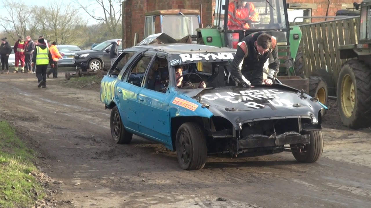 Highlights of 2 litre and unlimited banger racing at Barford 29/12/19 ...