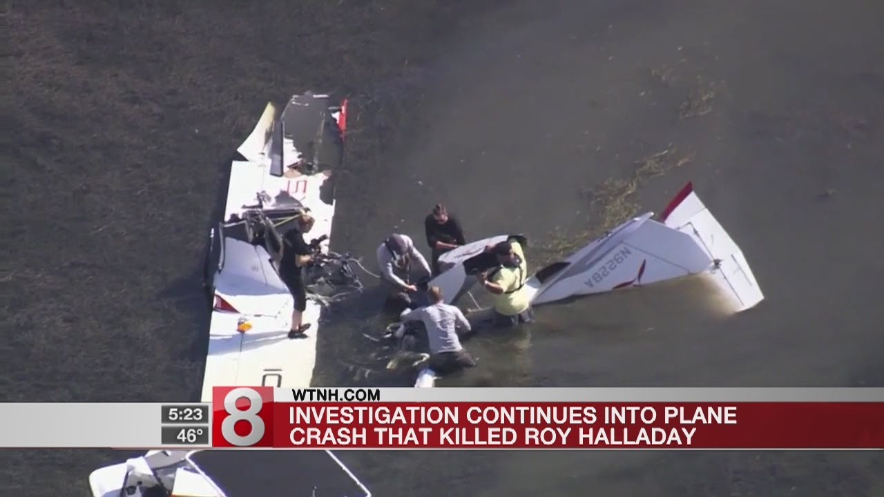 Investigation continues into plane crash that killed Roy Halladay - YouTube