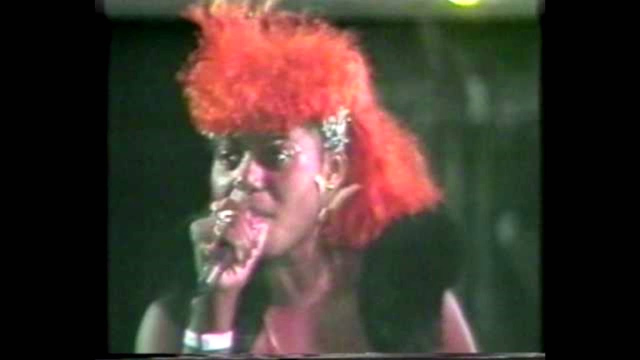 Lady Mackerel - Gun Inna Brief - YouTube