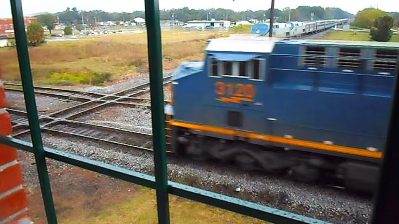 Amtrak And CSX Trains Seconds From Disaster - YouTube