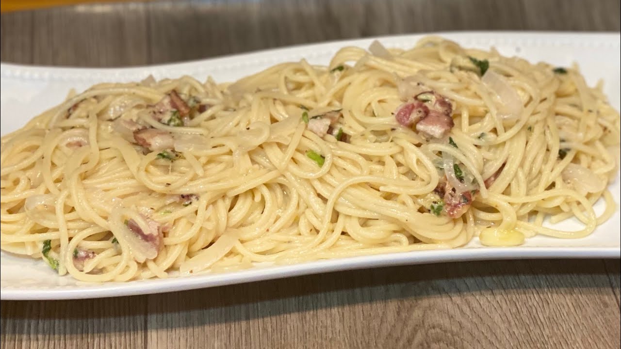 Spaghetti 🍝 a la Mantequilla 🧈 con Ajo 🧄 y Tocino 🥓 - YouTube