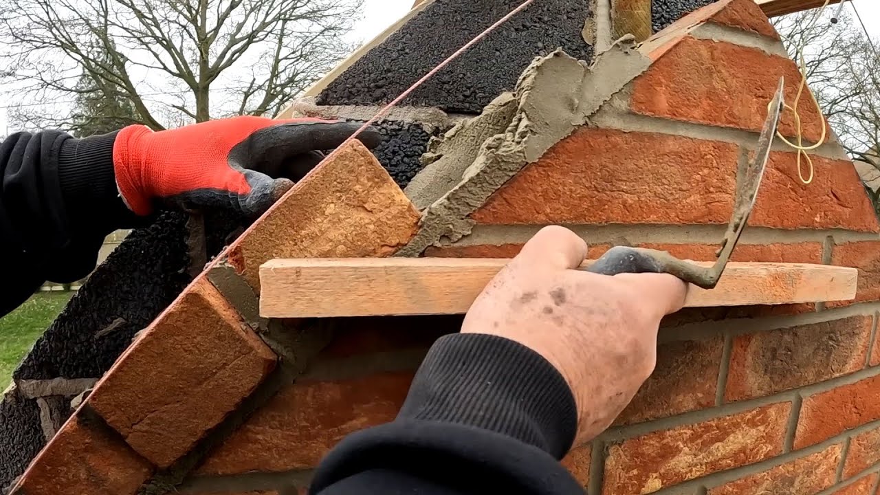 Bricklaying with MASTER Budd, finishing the gable dentil detail - YouTube