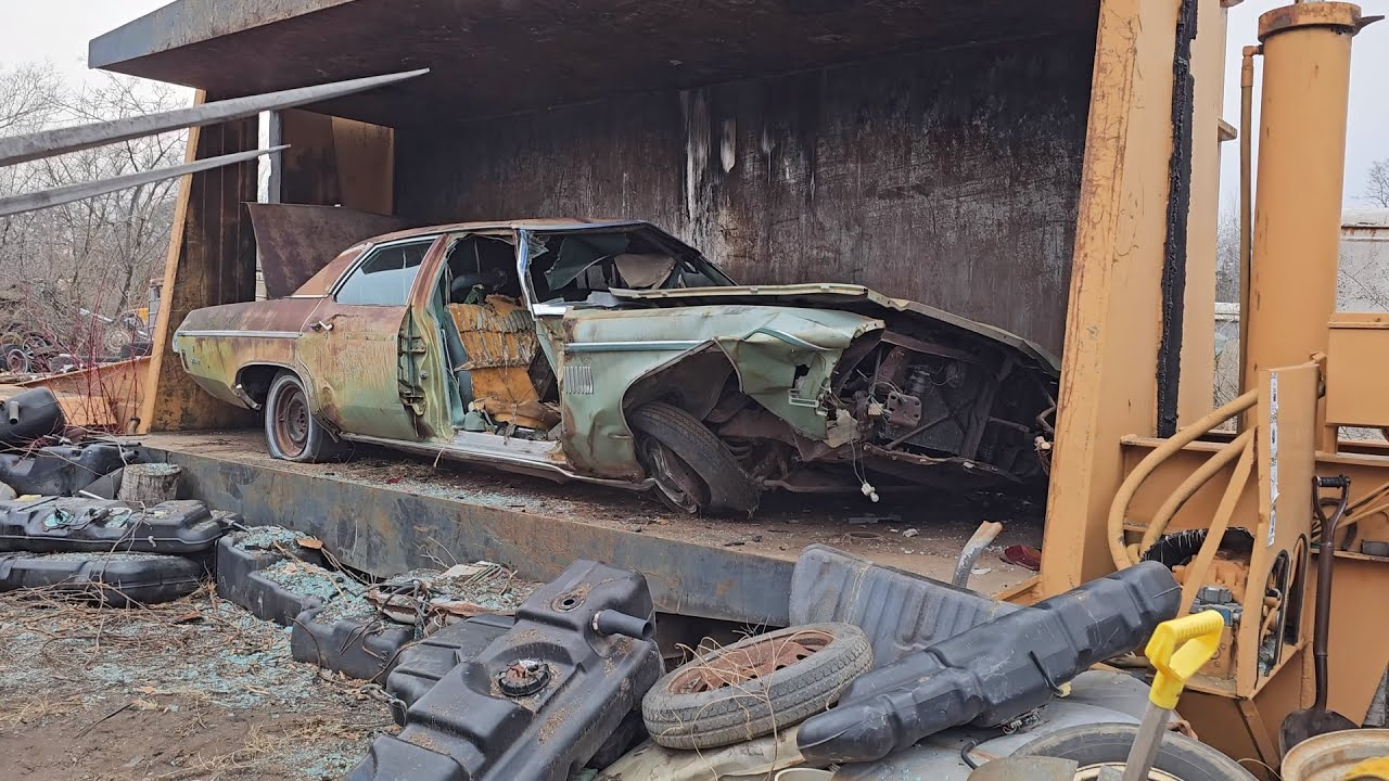Car Crusher Crushing Cars 118 crushing another Vette - YouTube