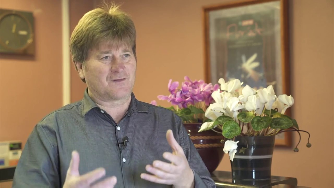 Queensgate Motel - Gary Thornthwaite - YouTube