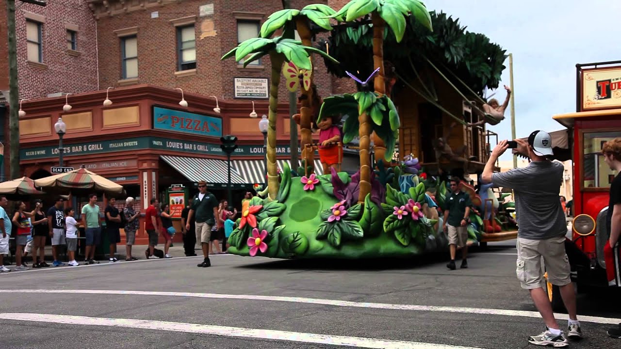 Dora and Diego in the Universal Studios Superstar Parade!!! - YouTube