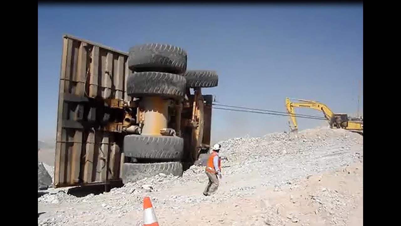Accident &difficult situations when using heavy vehicles at work.The ...