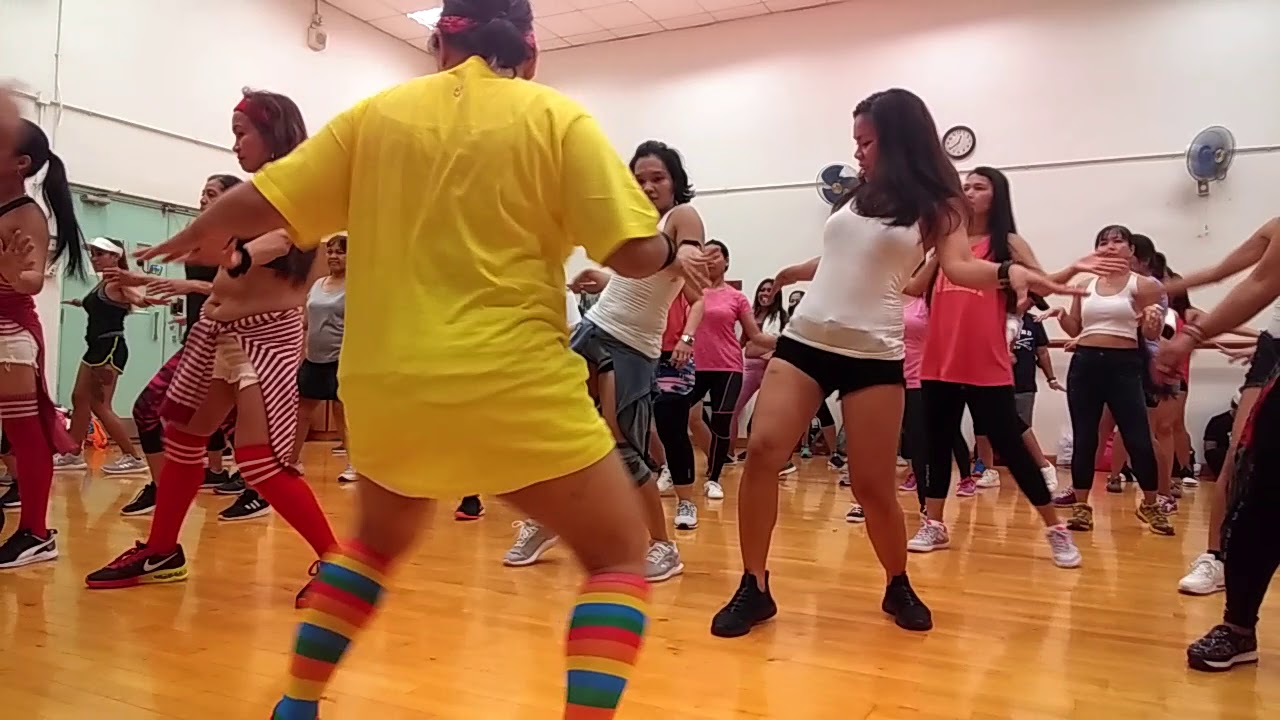 Shake Body dancer Zumba - YouTube