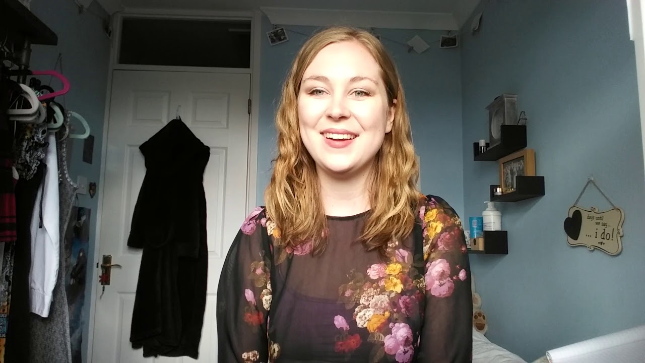 BSL lesson 2 - Introducing yourself - YouTube