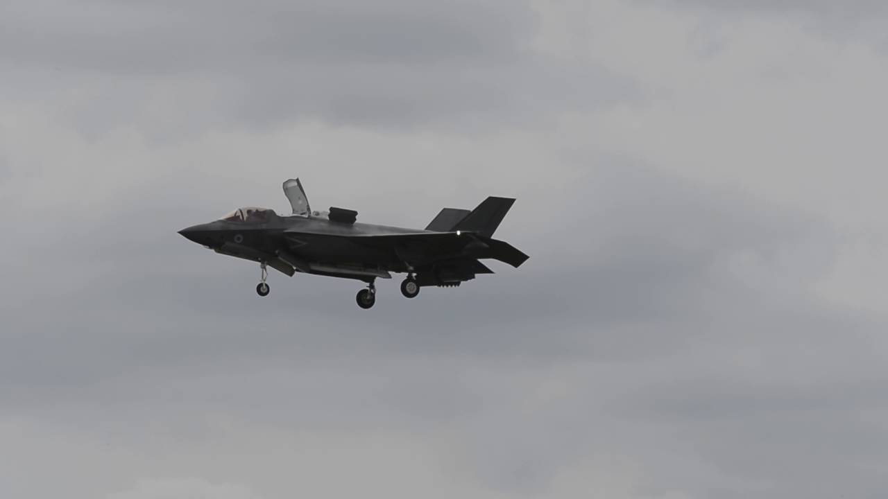 F-35B hover - YouTube