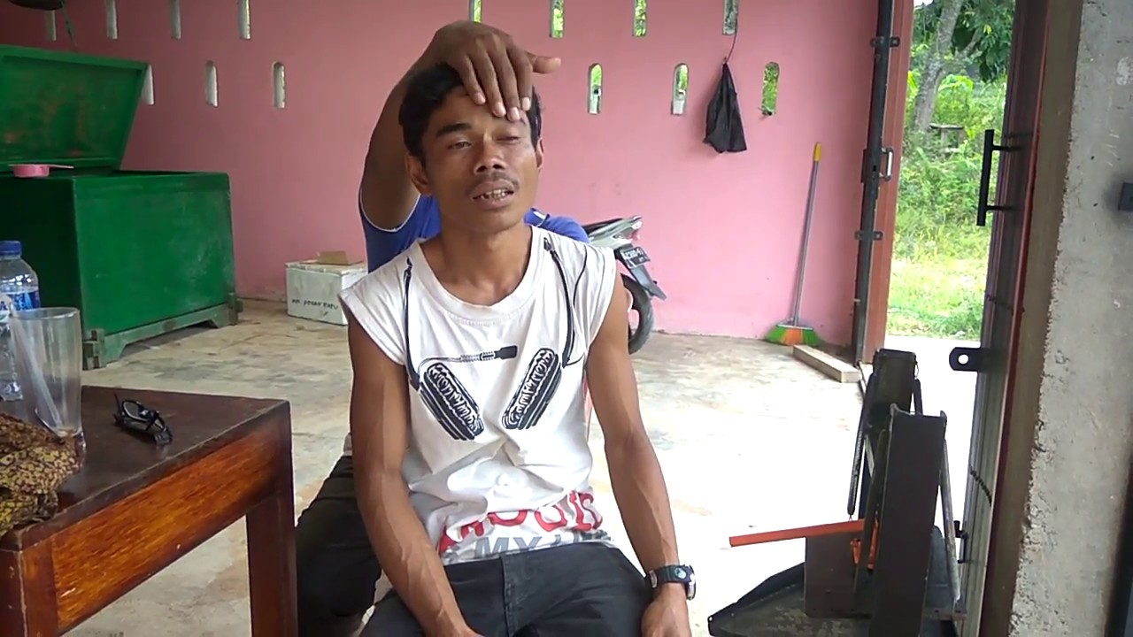 EKSPRESI LUCU SAAT DI PIJAT....WAJIB NONTON.. - YouTube