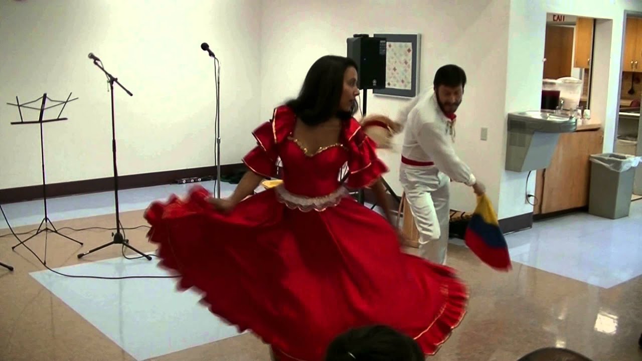 La pollera colorada con Marco Moncayo y Paola Cordoba - YouTube