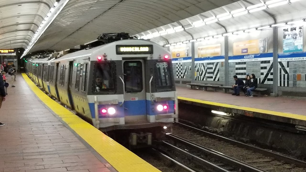 Wonderland bound blue line cars entering Aquarium. Boston, MA - YouTube