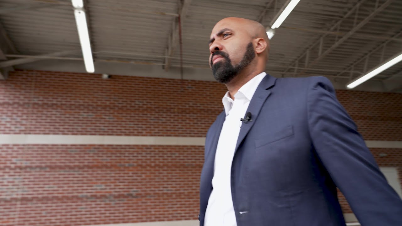 Day in the Life of a Television News Reporter - YouTube