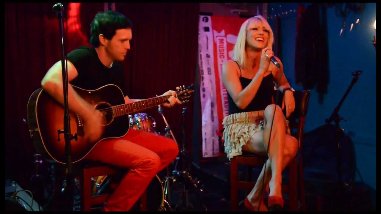 Anna Cyzon; "Beautiful Liar" at Painted Lady. - YouTube