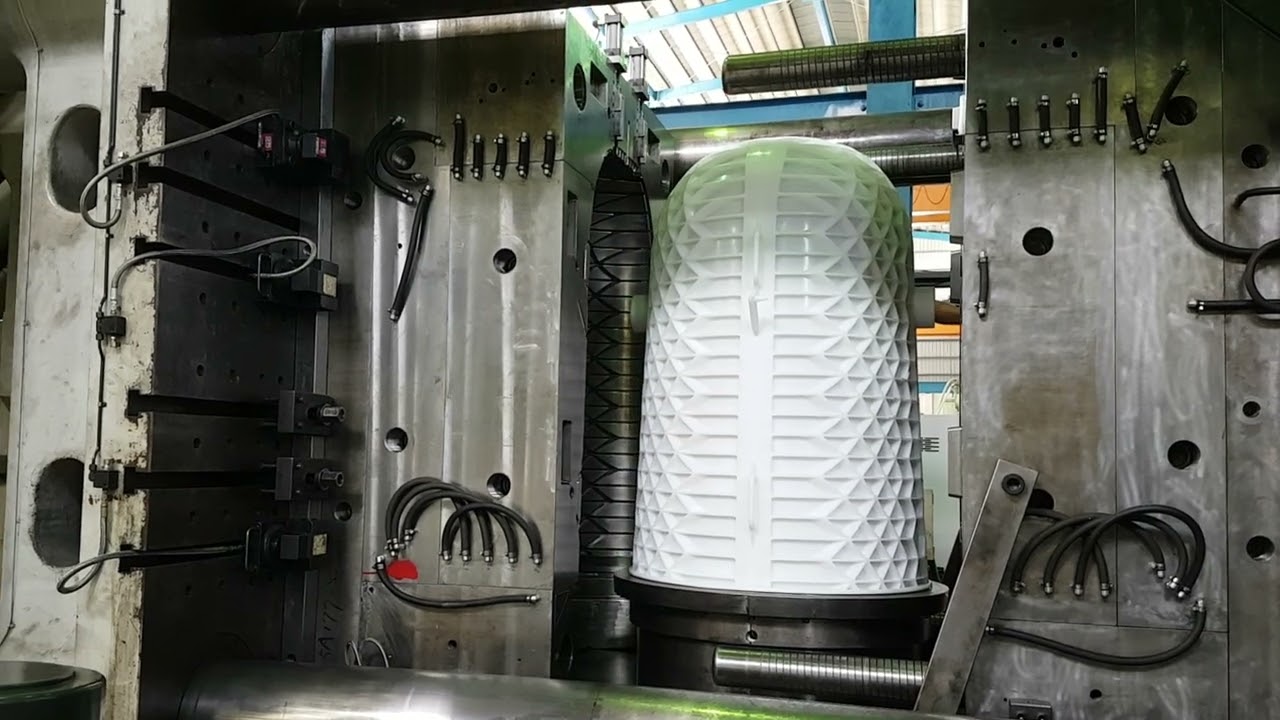Big Tank-plastic injection mold trial video環保工程儲存桶模具-試模影片 - YouTube