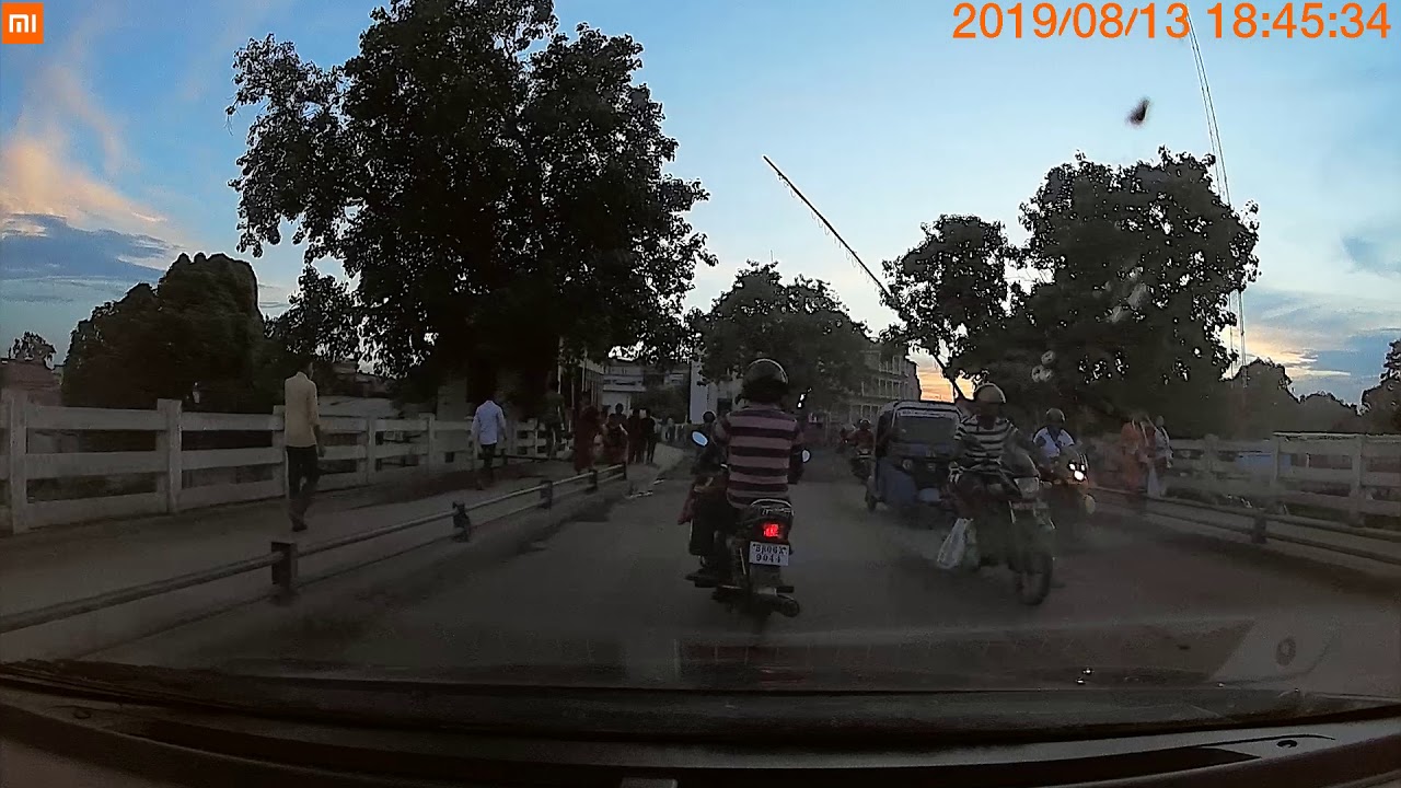 Indo-Nepal Border: Along Friendship Bridge towards Raxaul - YouTube