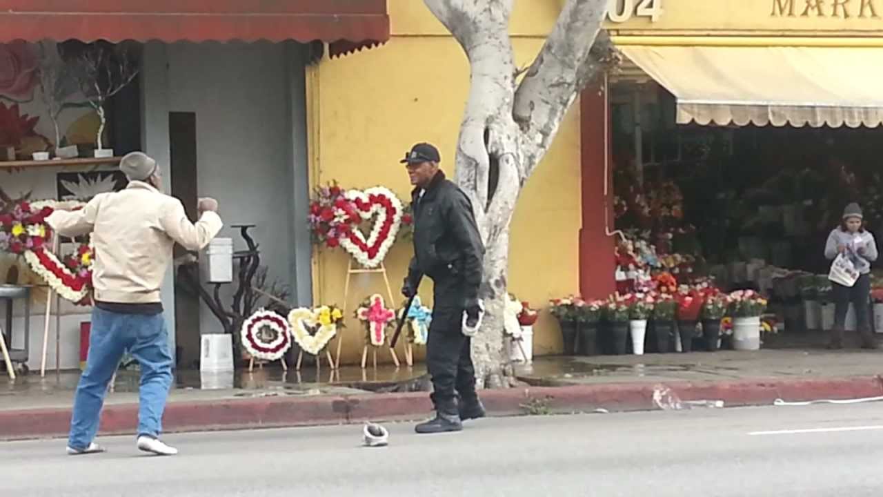 Security guard Vs homeless karate master - YouTube