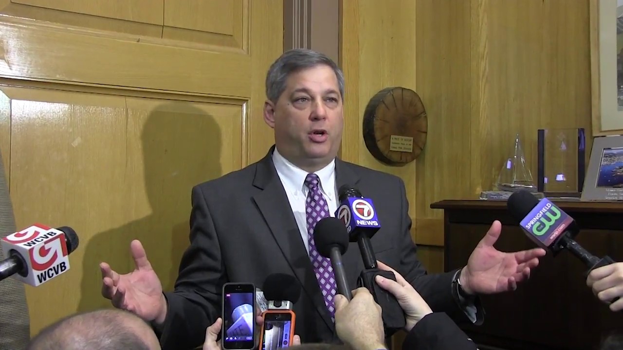 Senate Minority Leader Bruce Tarr discusses issue of senate presidency ...