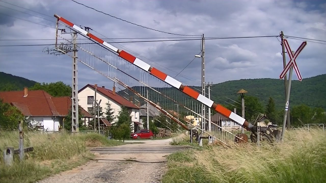 Spoorwegovergang Bódvaszilas (H) // Railroad crossing // Vasúti átjáró ...
