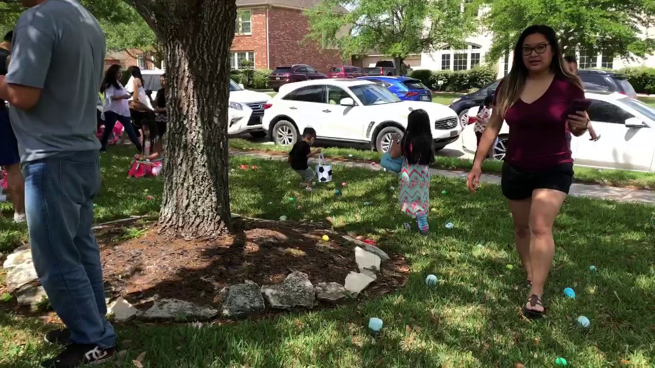 Easter egg hunt at Princess Thi & Princess Pham’s Easter Party - YouTube