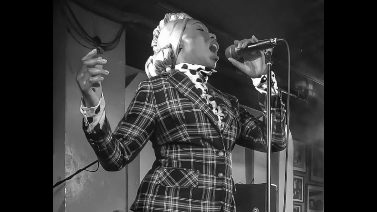 Sarah Brown sings I'm on my way @100clublondon5 LIVE - YouTube