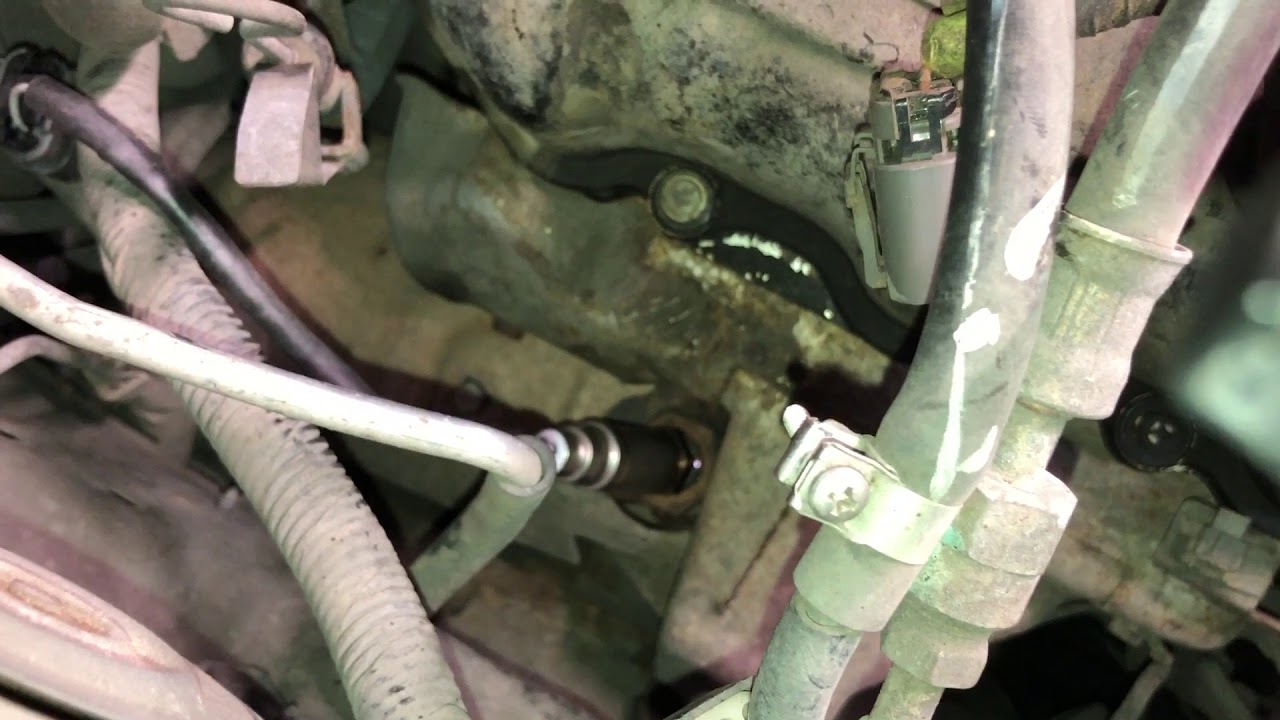 2000 Nissan Frontier 3.3 V6: Replacing the upstream O2 Sensors - YouTube