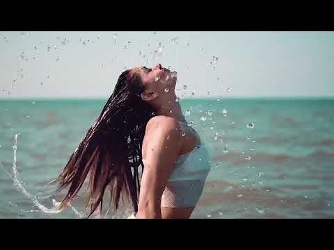 Zarifa Dancer dənizdə rəqs