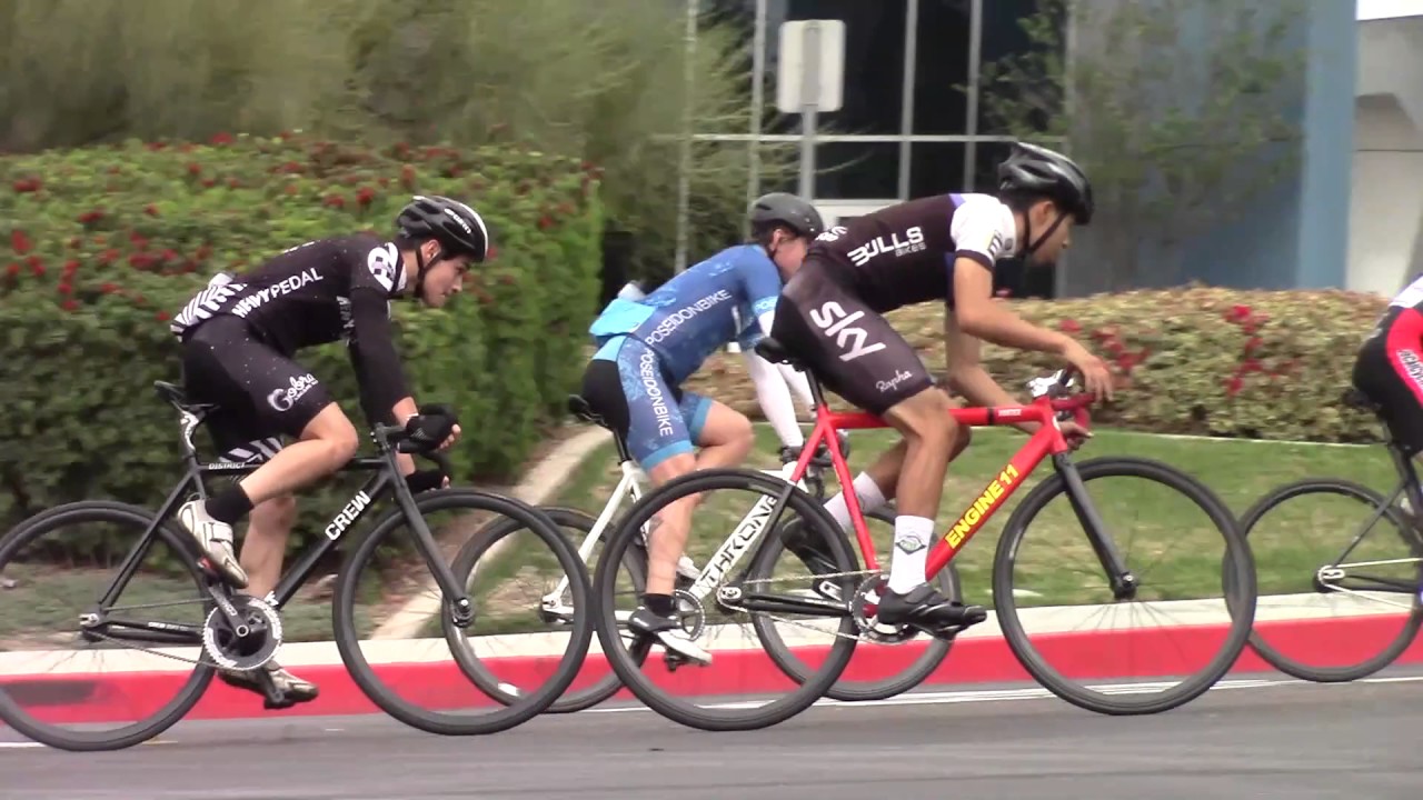 Fixmas Crit: Young Guns Race (Highlights) - YouTube