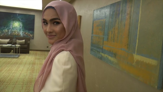 Elfira Loy Beli Rumah