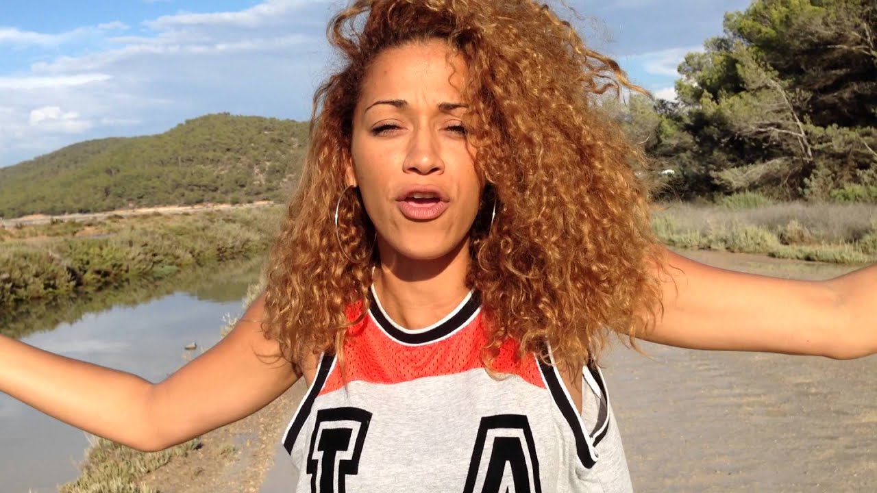 Mimi Barber cantando - Mimi Barber singing - YouTube